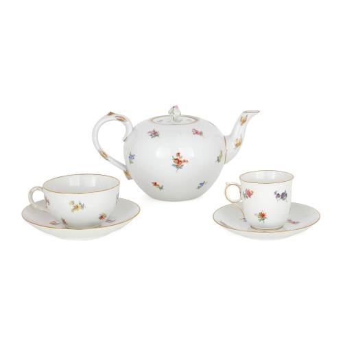 A very large Meissen porcelain bicentennial floral dinner service ...